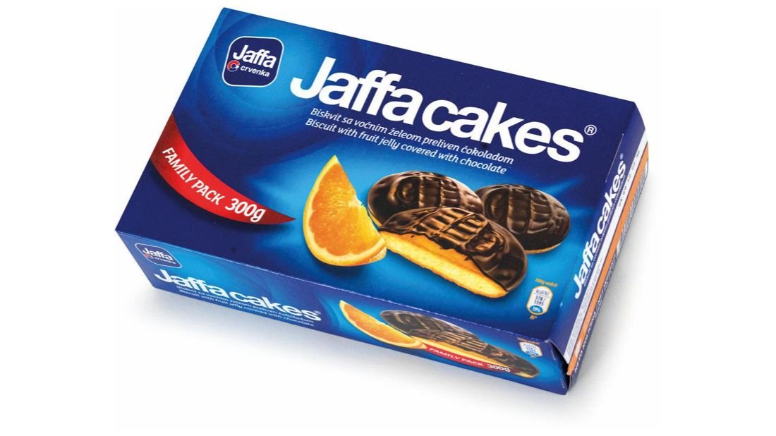 Biskvit s sadnim želejem pomaranča oblit s čokolado Jaffa Cakes ...