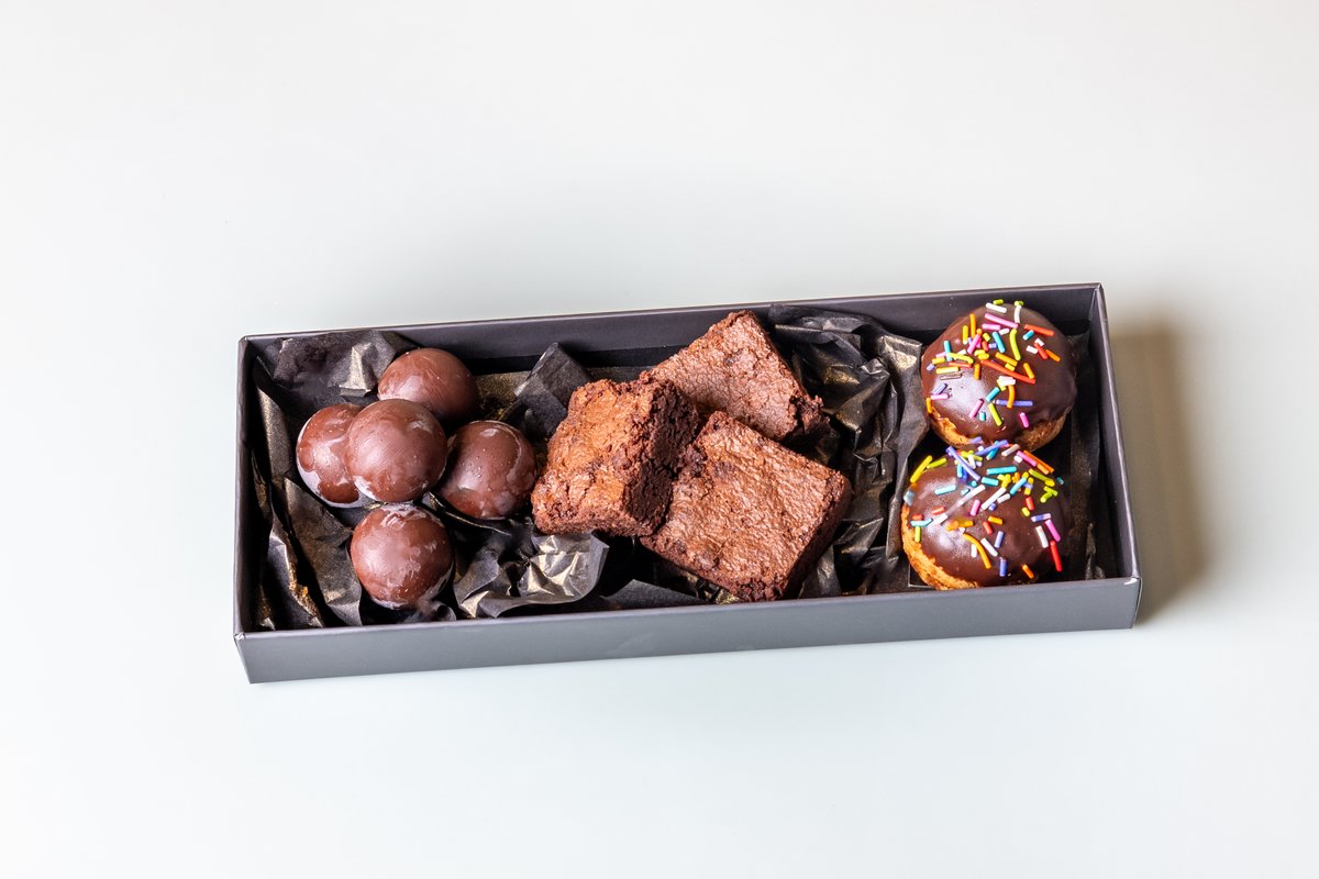 Chocolate Moment Box | The Pastry Box | Wolt