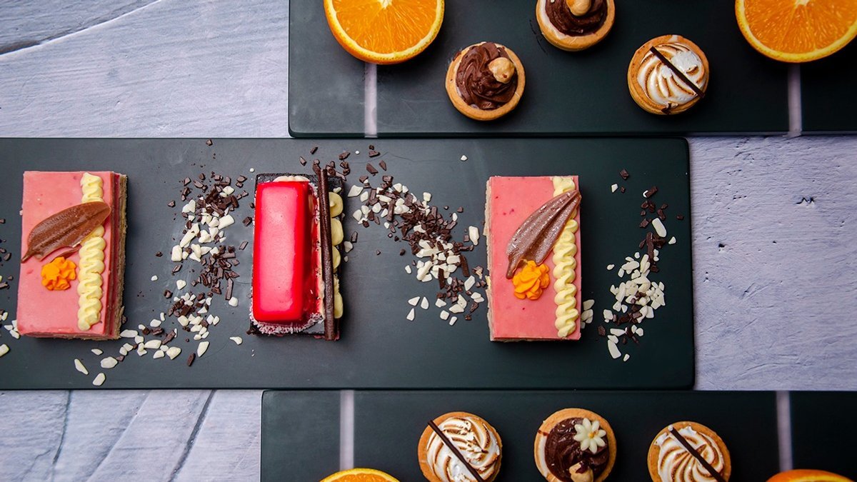 Large Fancy Cakes | James Bakes and Cakes Luqa | Wolt