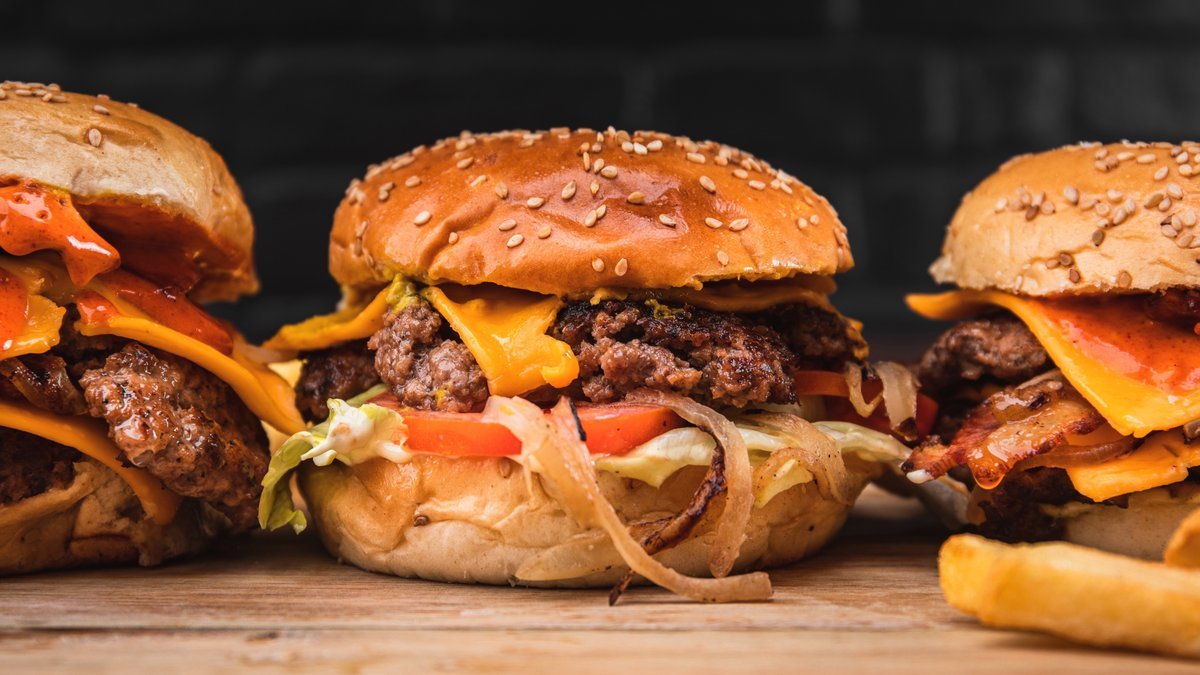 2033 Burger and Fries | Wolt | Házhozszállítás | Pécs