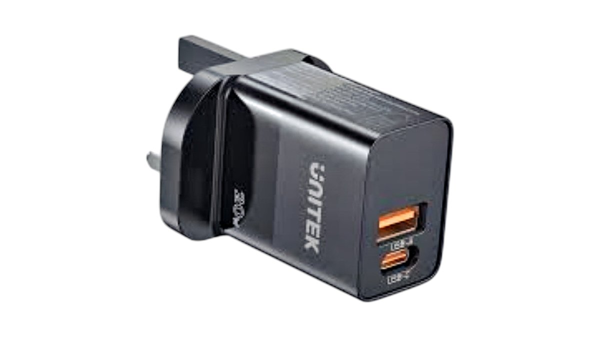 UNITEK WALL CHARGER UK PLUG 20W USB & USB-C BLACK | Gadgets Planet | Wolt