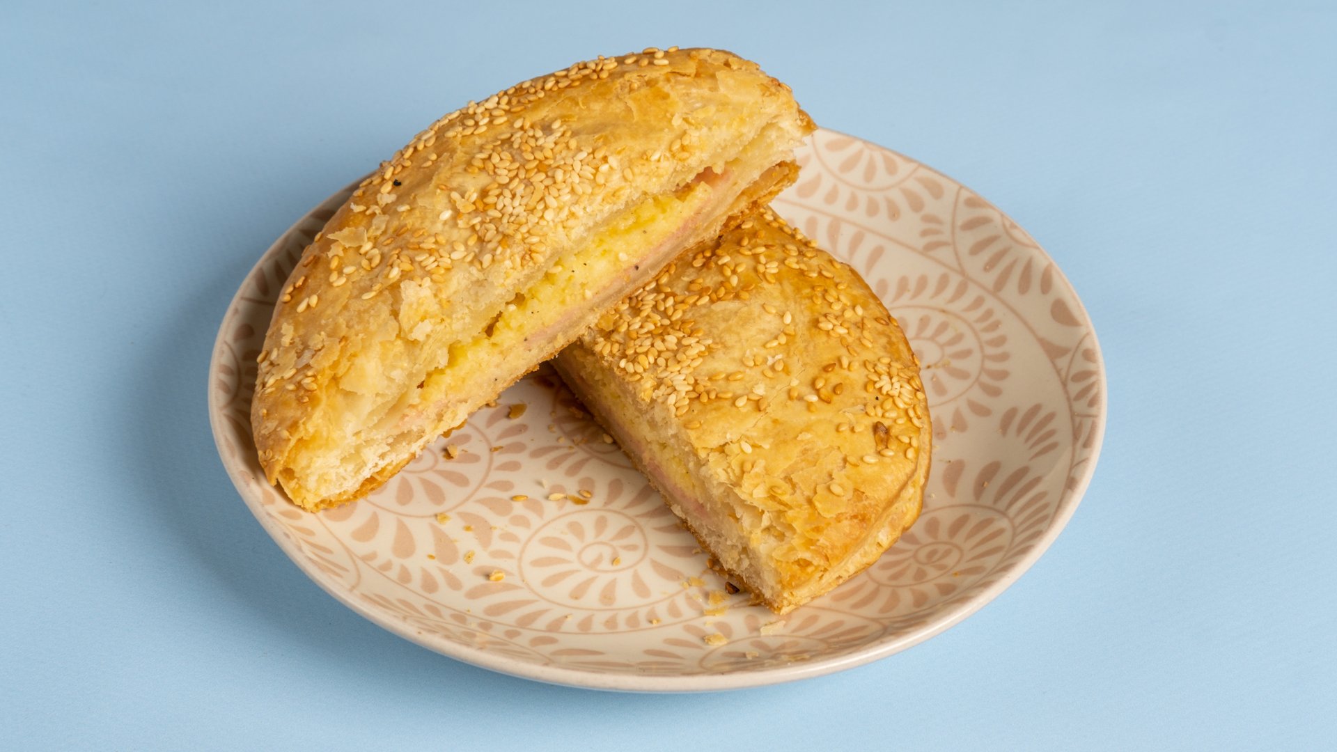 Mpougatses O Xadelfos | Wolt | Delivery | Nicosia